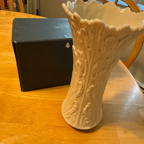 Lenox | Accents | Lenox Cream Vase Woodland Collection | Poshmark